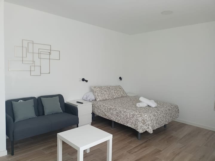 Amplio Apartamento En Madrid - Madrid