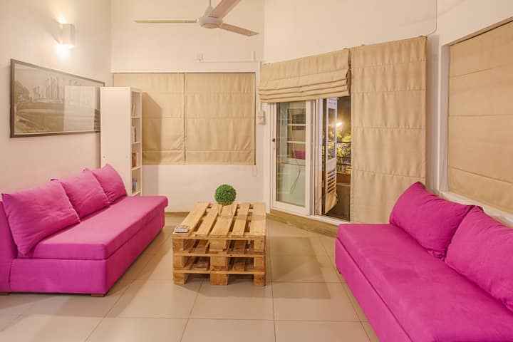 Centrally Located Room For 5 Wit Attached Bathroom - Colombo