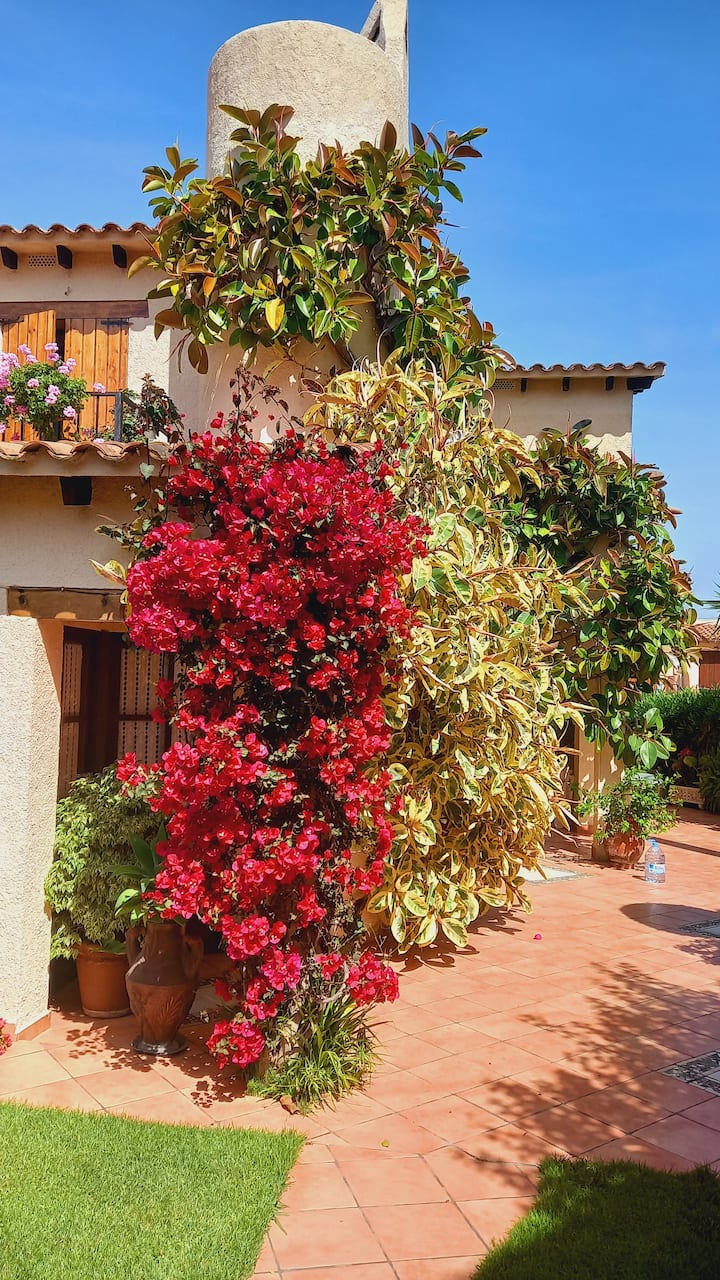 Casa Con Jardín En Roda De Bará - Creixell