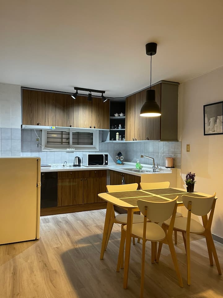 A Cozy House./ Hongdae Stn. 6min/early Check-in Ok - Seoul