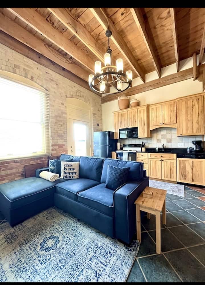 Cozy Downtown Condo! Location Is Key! - Grand Haven State Park, Grand Haven