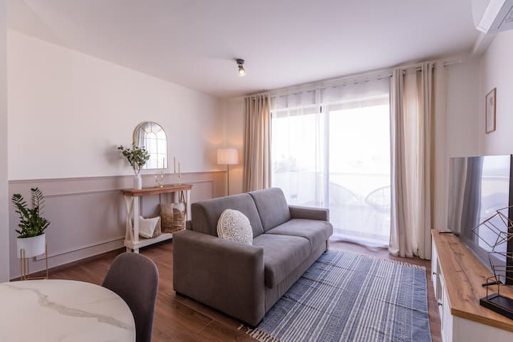 2br Penthouse W/ Private Terrace & Country Views - Malte