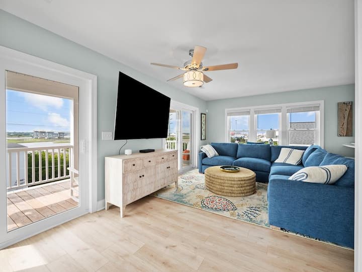 Hot Tub, Elevator, Panoramic Views, 5 Br, 4.5 Bath - Surf City, NC