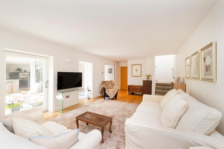 3-br New Town House With Patio Near Princes St - Edinburgh