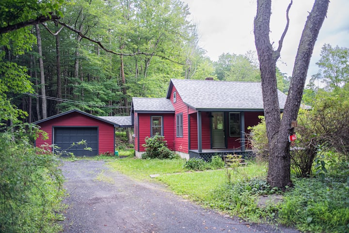 Little Red House Just Outside Of Woodstock - Woodstock, NY
