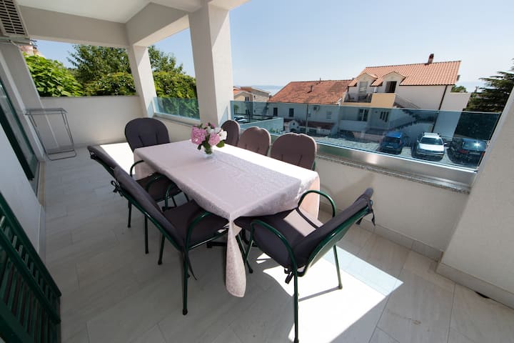 5: A6+2 - For 6-8 Persons - Brela