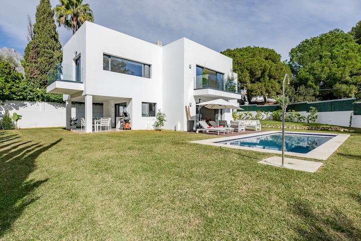 Villa Alegria  By Kura Homes - マルベリャ