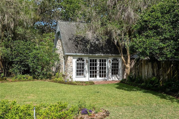 Fairytale Cottage Downtown - Gainesville, FL