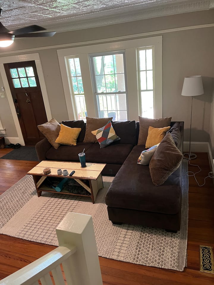 The Big Orange Farmhouse Room 2 - Tryon, NC