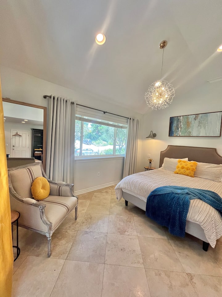 Your Vaulted Suite - Calabasas, CA