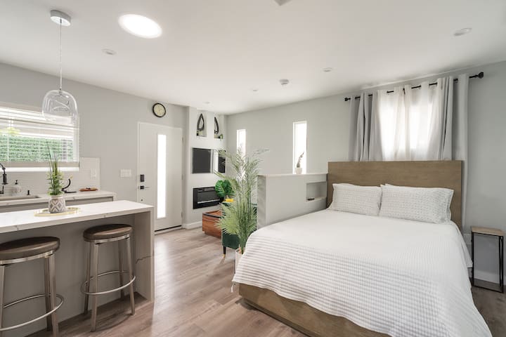 Del Aire Studio, Washer&dryer: Sofi,kia Forum,lax - El Segundo, CA