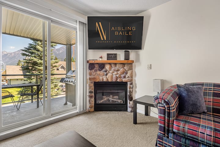 Alpine Retreat | Pool | Hot Tub | Affordable - Radium Hot Springs