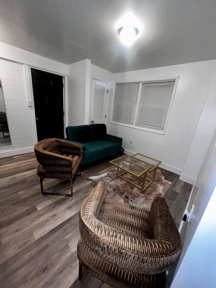 Newly Renovated 2 Bedroom Condo! - Iowa City, IA
