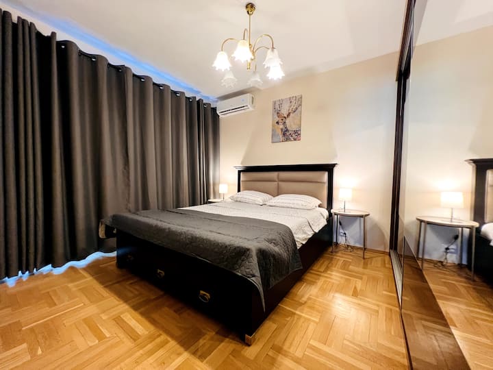 Central Royal Luxury Flat With 2 Bdr & 2 Balconies - Bucharest