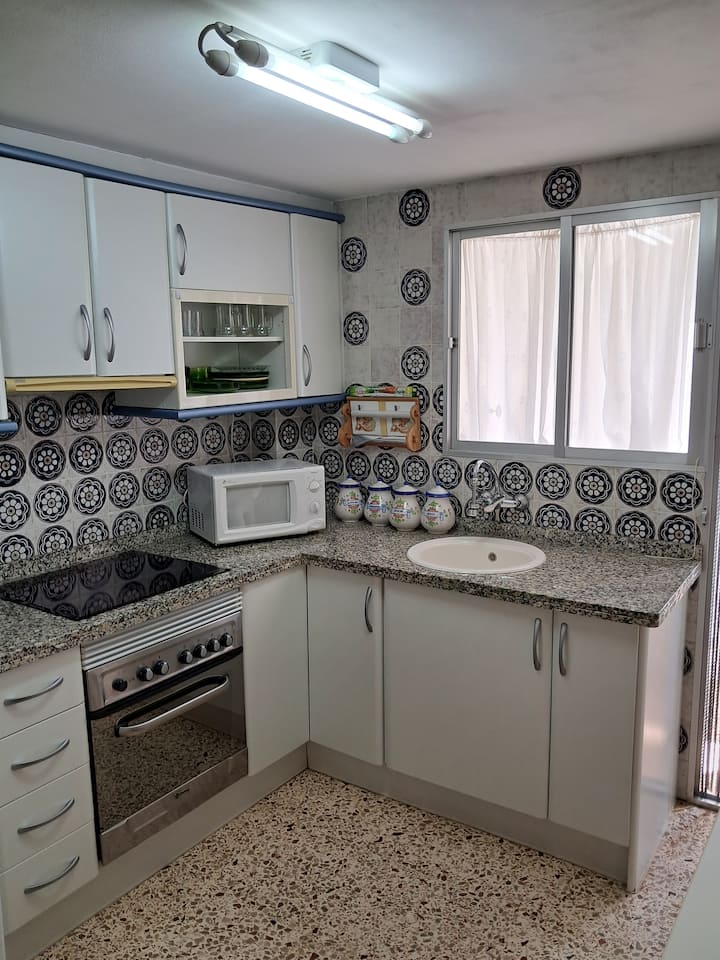 Gran Ventilación, Fresco,muy Bien Equipado, Garaje - Gandia
