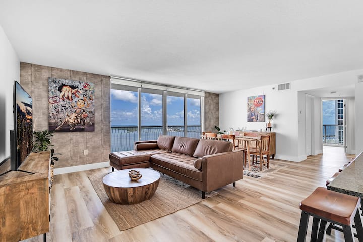 Dreamy Oceanfront Highfloor Corner Unit 2/2+den - Miami