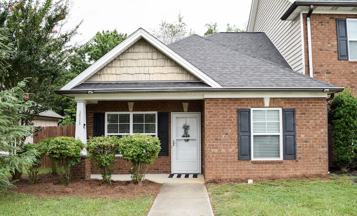 Charming One Level
Close To Lee University 2/2 - Cleveland, TN