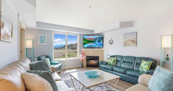 Spectacular Mountain, Lake And Wetland View Condo - Invermere
