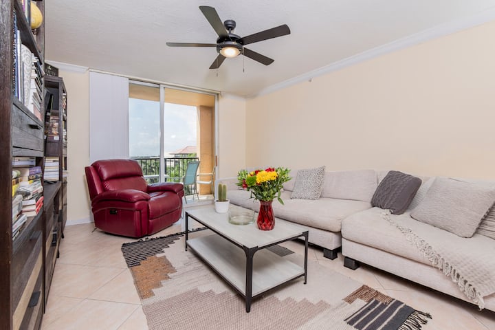 2/2 With A Balcony. - West Palm Beach, FL