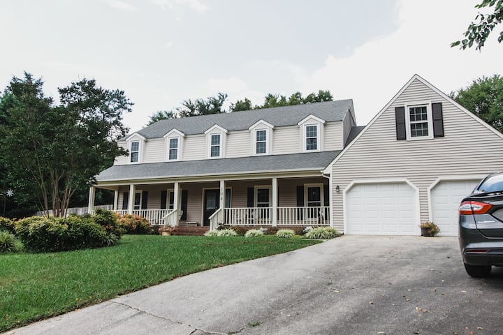 Spacious | Gatherings | 5 Bdrm | Whole House - Greensboro, NC