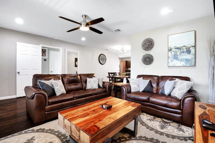 Riverwalk, The Pearl And Museums (5 Minute Drive) - San Antonio, TX