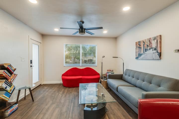 Biltmore Boujee Bungalo W/heated Pool, Fenced Yard - South Phoenix, AZ