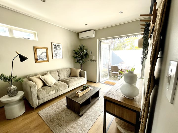 Modern Private Flat, Aircon, Secure Parking - Stellenbosch
