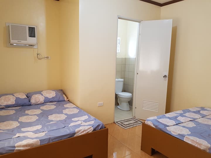 Queen Room F (2 Queen Bed-p4,500.00/night) - リアン