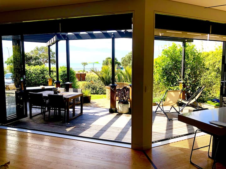 Ahipara Beach Front, Modern Stylish Bach - Ahipara