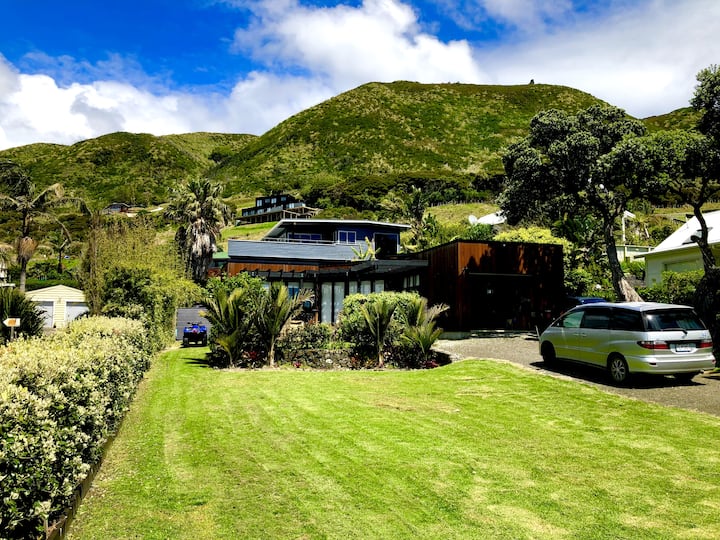 Ahipara Beach Front, Modern Stylish Bach - Ahipara
