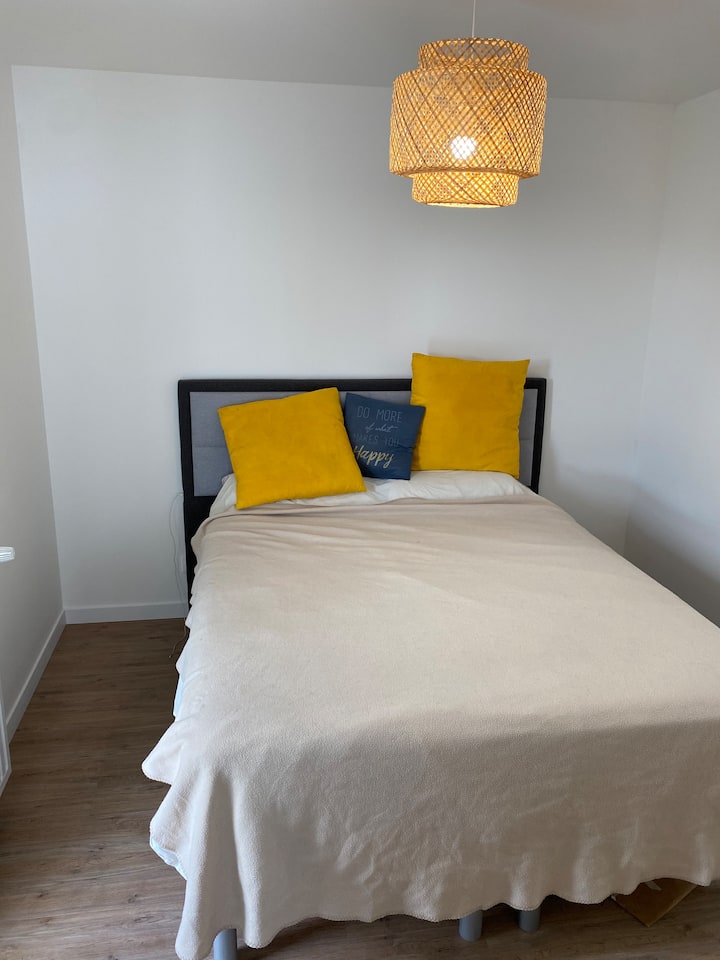 Chambre Avec Salle De Douche + Parking à Asnières - Île-de-France