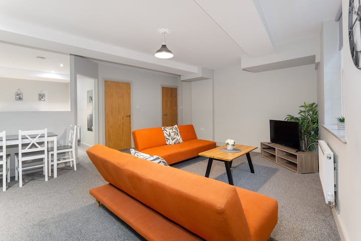 Spacious Flat Near Food & Pubs | Sleeps 6 - Liverpool