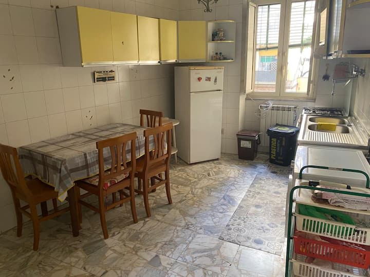 Best Area Near Beach And Underground - Single Room - Naples