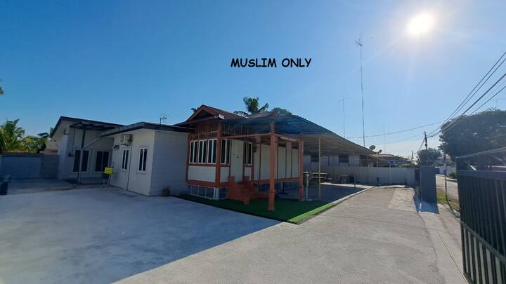 Esahbest Town Village Home - Muar