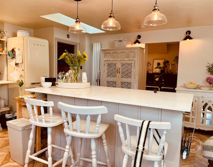 Bristol's Serene Family Home Getaway, Horfield - Bristol