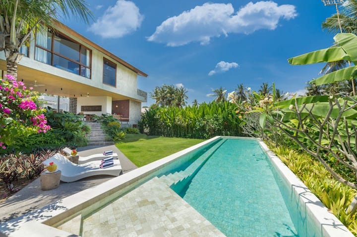 Near Saba Beach 11-bedroom Villa In Ginayar - Sanur