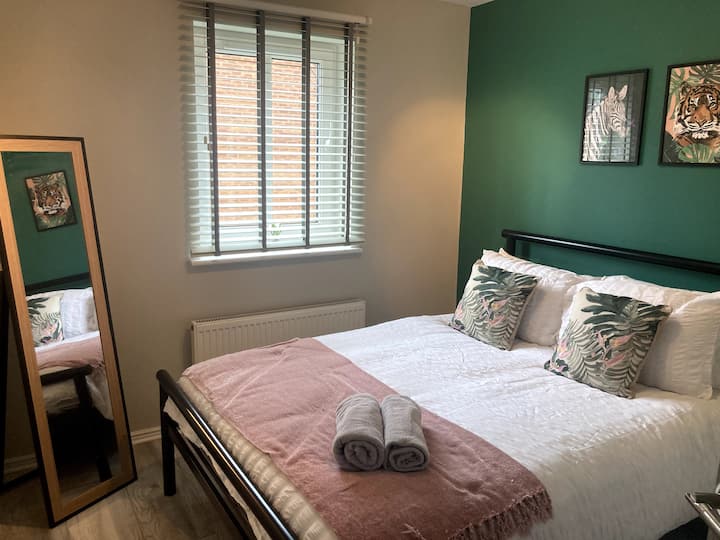 Modern 3 Bed Home, Chesterfield - Chesterfield