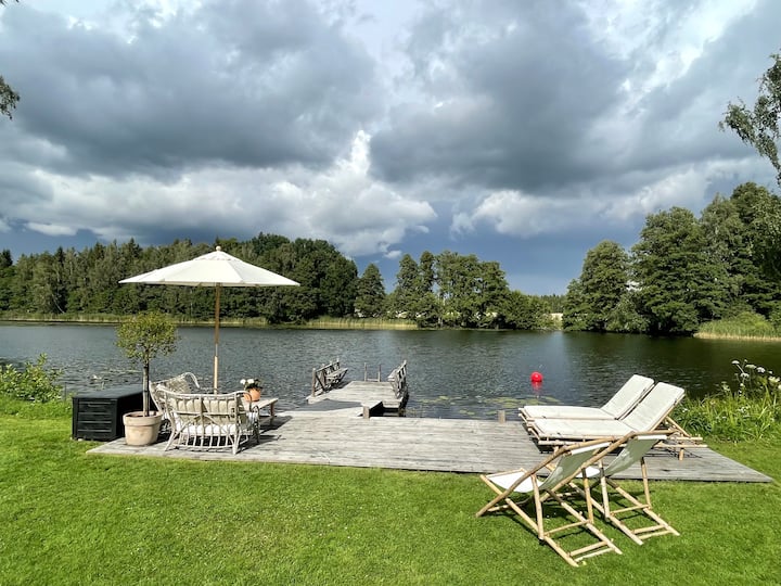Stenhus I Sörmland Vid Lugn Sjö - Katrineholm