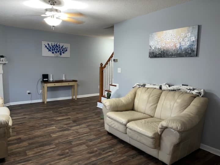 Sunny 3 Bed/3 Bath Condo By Ecu - Greenville, NC