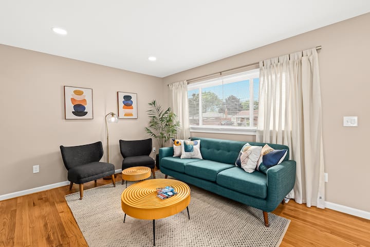 Modern 3bdr Home | Near *Dtw & Downtown Detroit* - Westland, MI