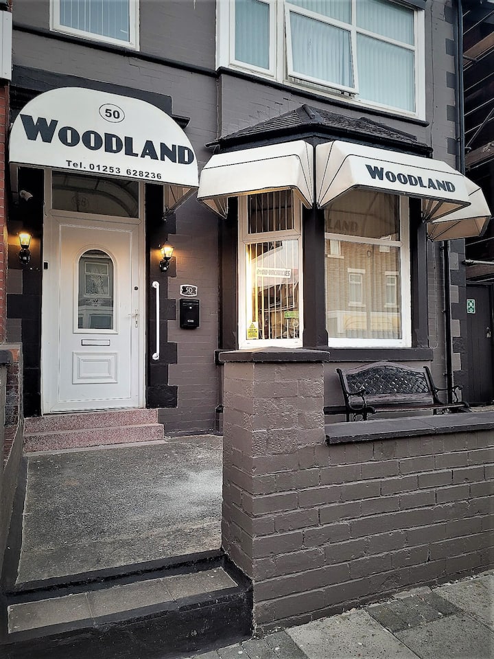 Modern Triple Room En-suite 11 - Blackpool