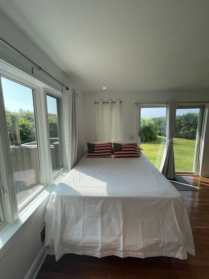 Oceanfront Room#4 Private Beach - Montauk, NY