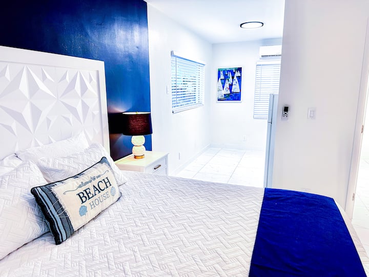 Unit 12 King Pool View Ada, Sleeps 2 - Fort Lauderdale