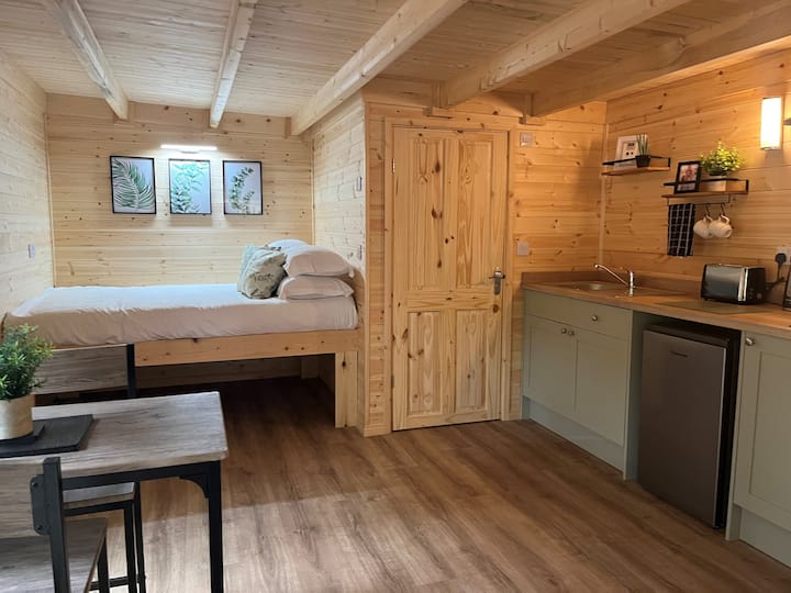 Oakwood Cabin 2 - Woodhall Spa