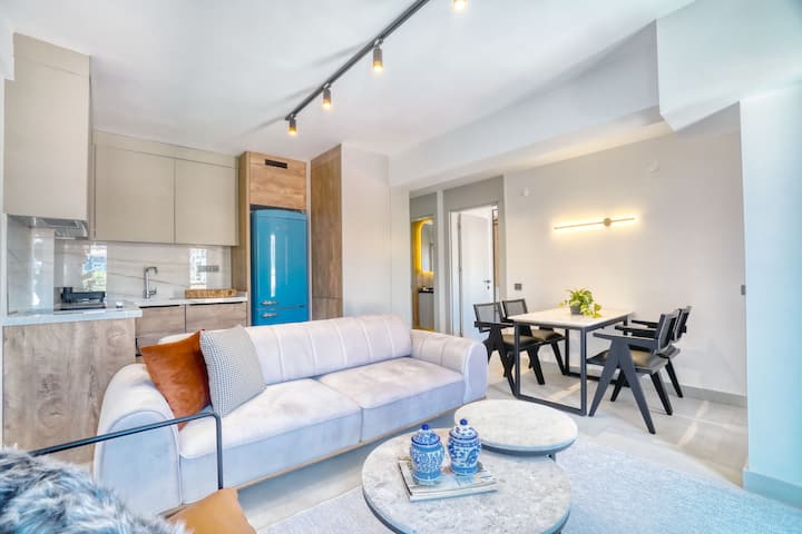 Havuzlu, Merkezi Ve ŞıK Suit, 2023 Yapımı -E2 - Çeşme