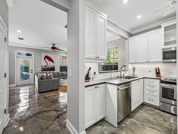 *Flamingo House* - Walk To Soho, Experience Tampa! - Tampa, FL