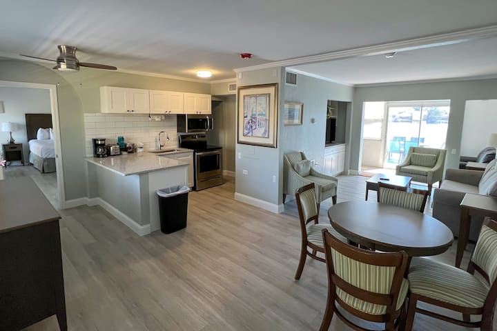 Lakeview Two Bedroom Suite (Full Kitchen) - Marco Island, FL
