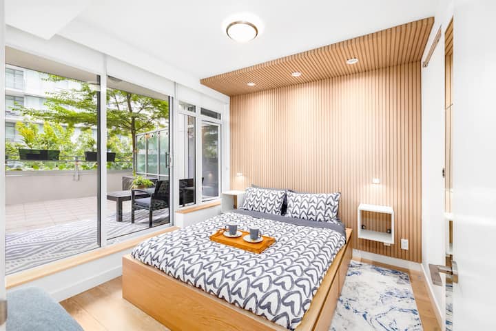Stylish Condo In Olympic Village - Vancouver