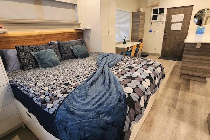 Lakeside Beach Retreat On Lake Okanagan - Vernon