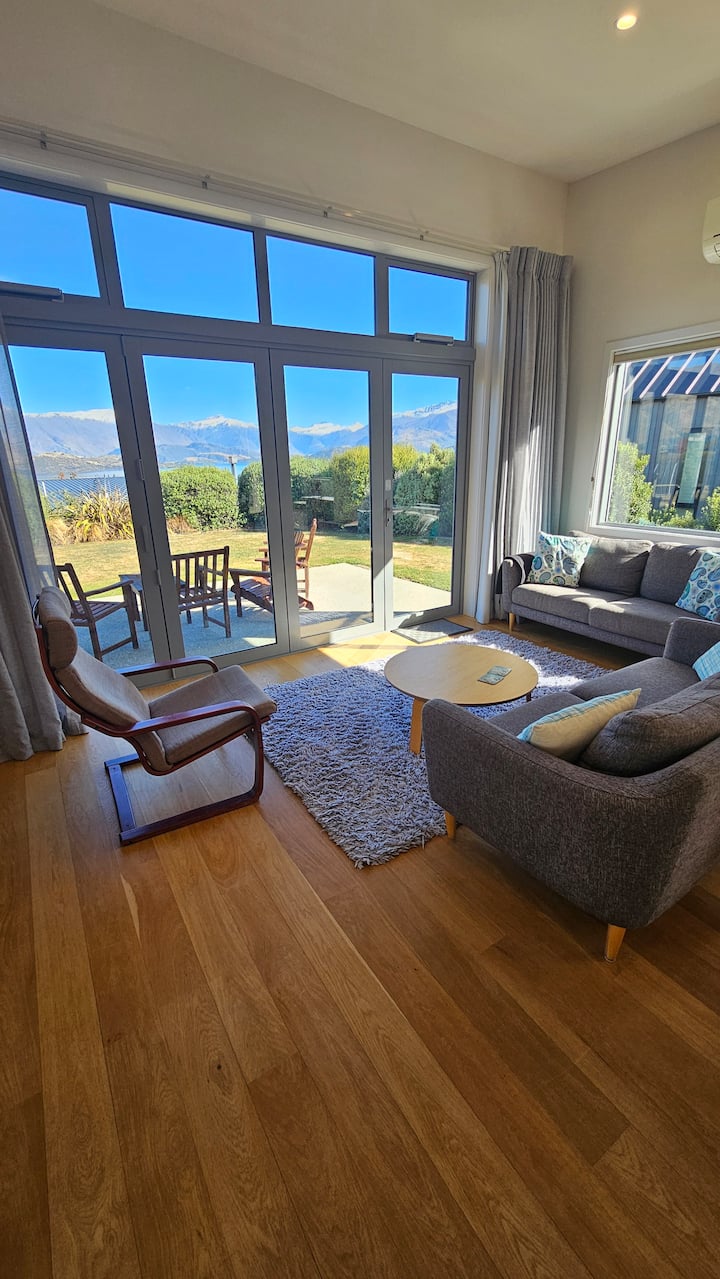 Home With Amazing Lake And Mountain Views - Wanaka